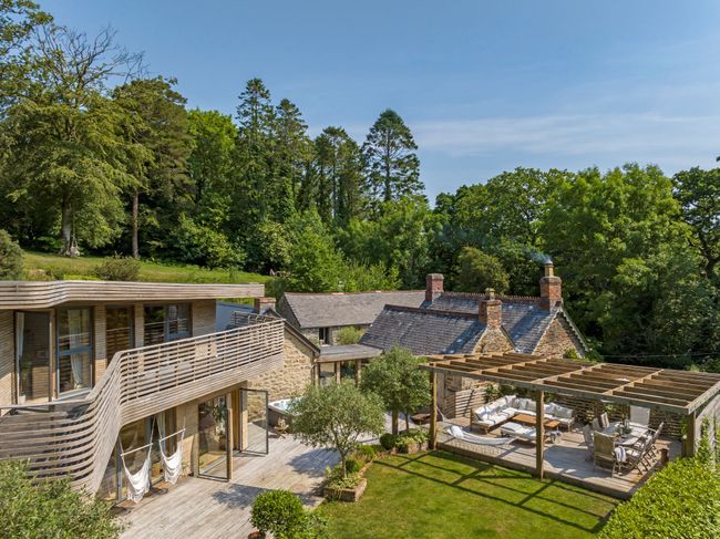 Take a tour of this Grand Designs woodland wavy home built using 'steam ...