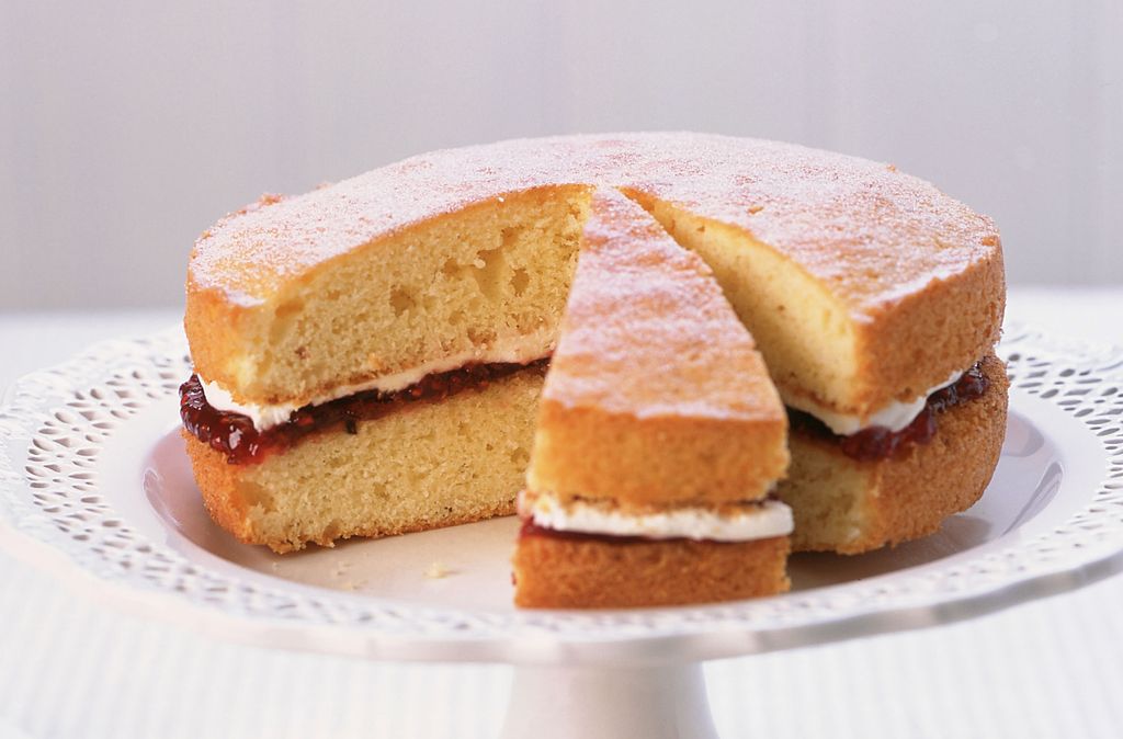 26 classic British bakes and cakes that are easy to make | GoodtoKnow