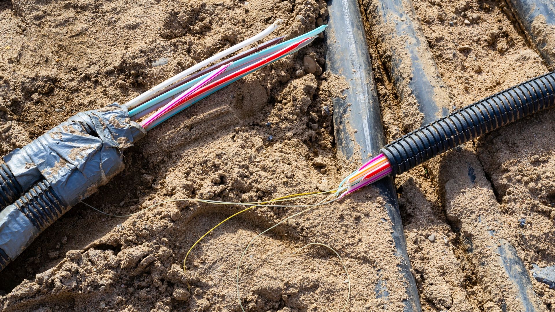Misguided copper thieves plunge LA into internet blackout — perps cut ...