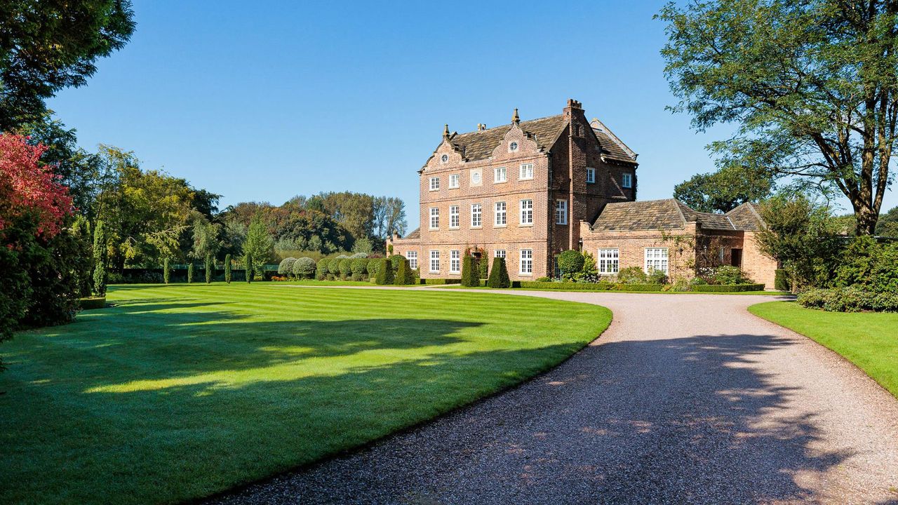 The market for super-prime houses in England's biggest millionaire's ...