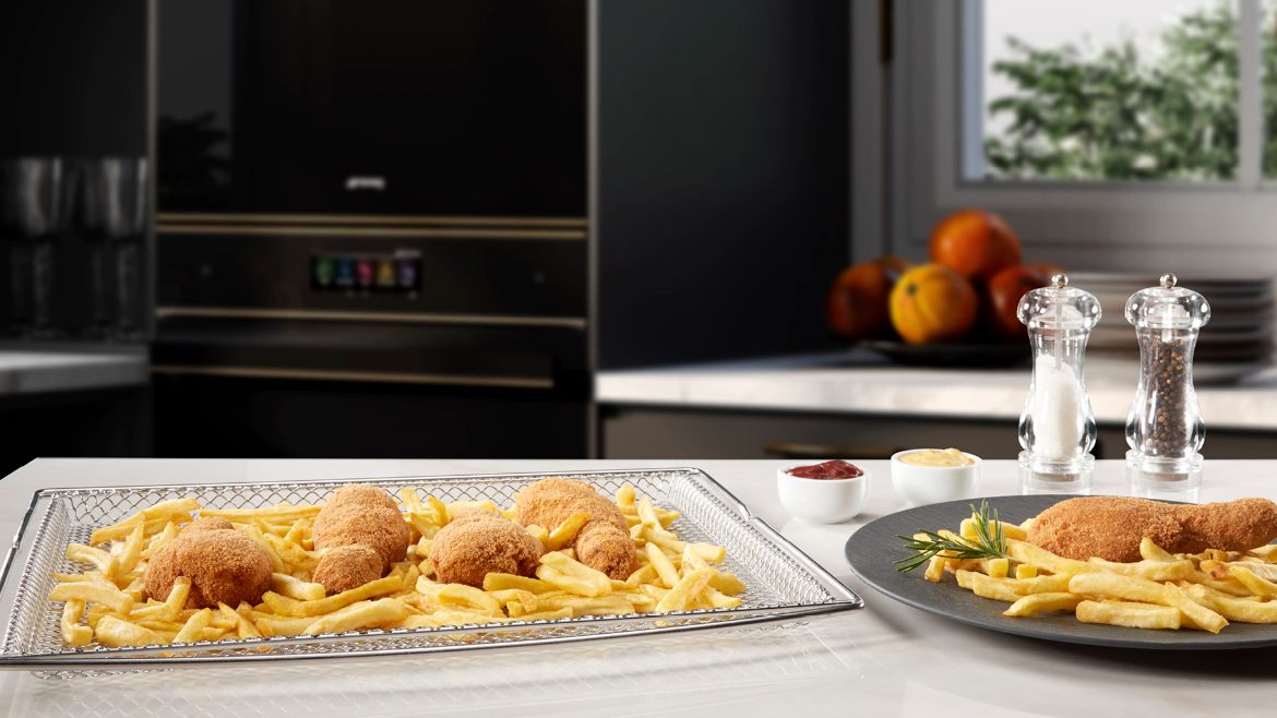 I tried an oven with an in-built air fryer — here's how it worked | Tom ...