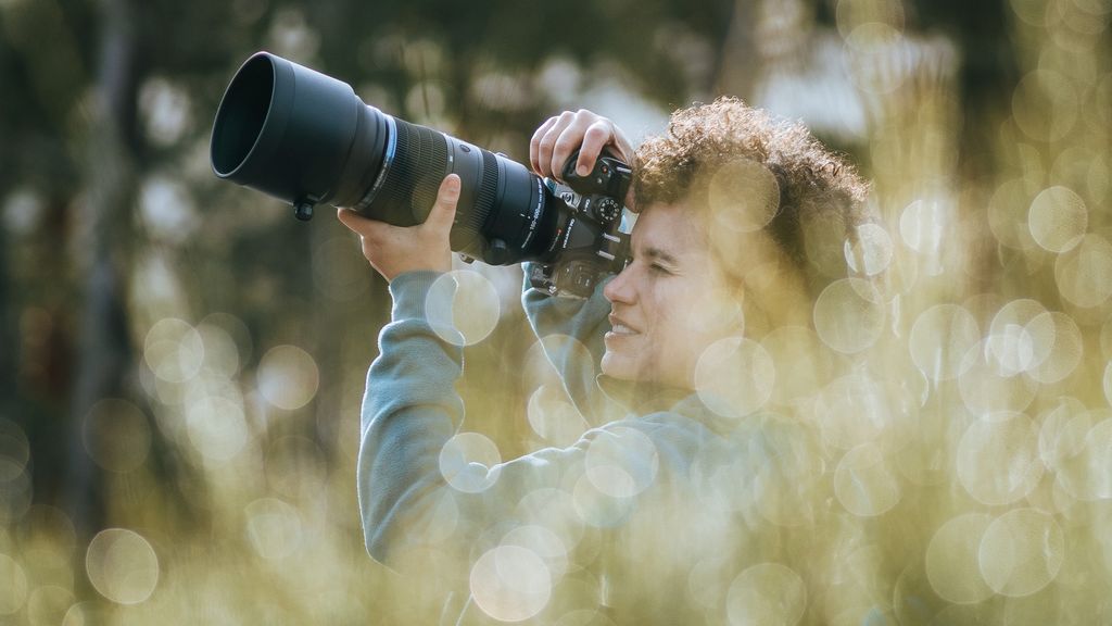 Shoot like a sniper! This super-telephoto lens offers up to 2400mm ...