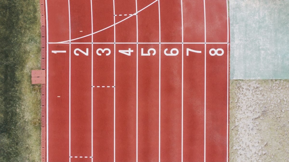 An expert guide to running a half marathon including training plan ...