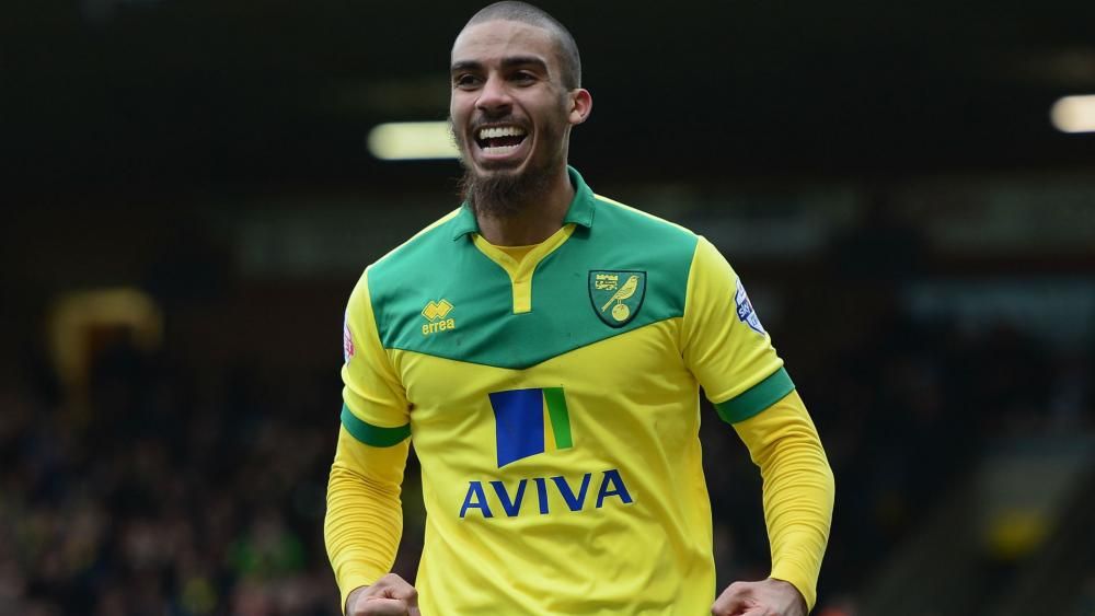 Howe plays down Norwich rift | FourFourTwo