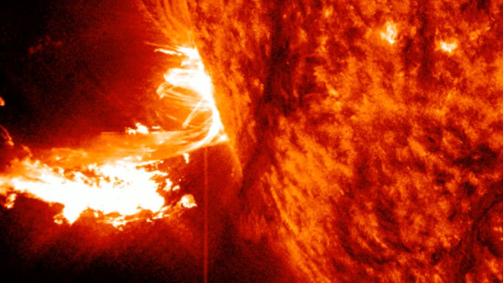 Colossal X-class solar flare suggests return of sunspot group that ...