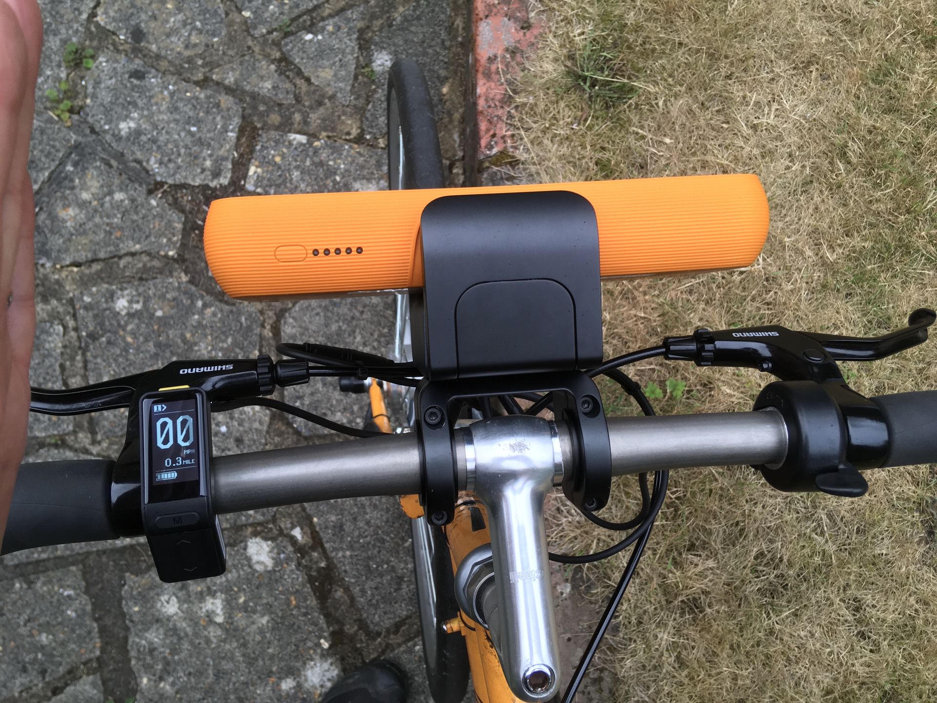Swytch Bike e-bike conversion kit review: downsized battery, upsized ...