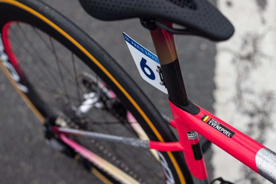 Remco Evenepoel's bike: A golden Tarmac SL8 for the double Olympic ...