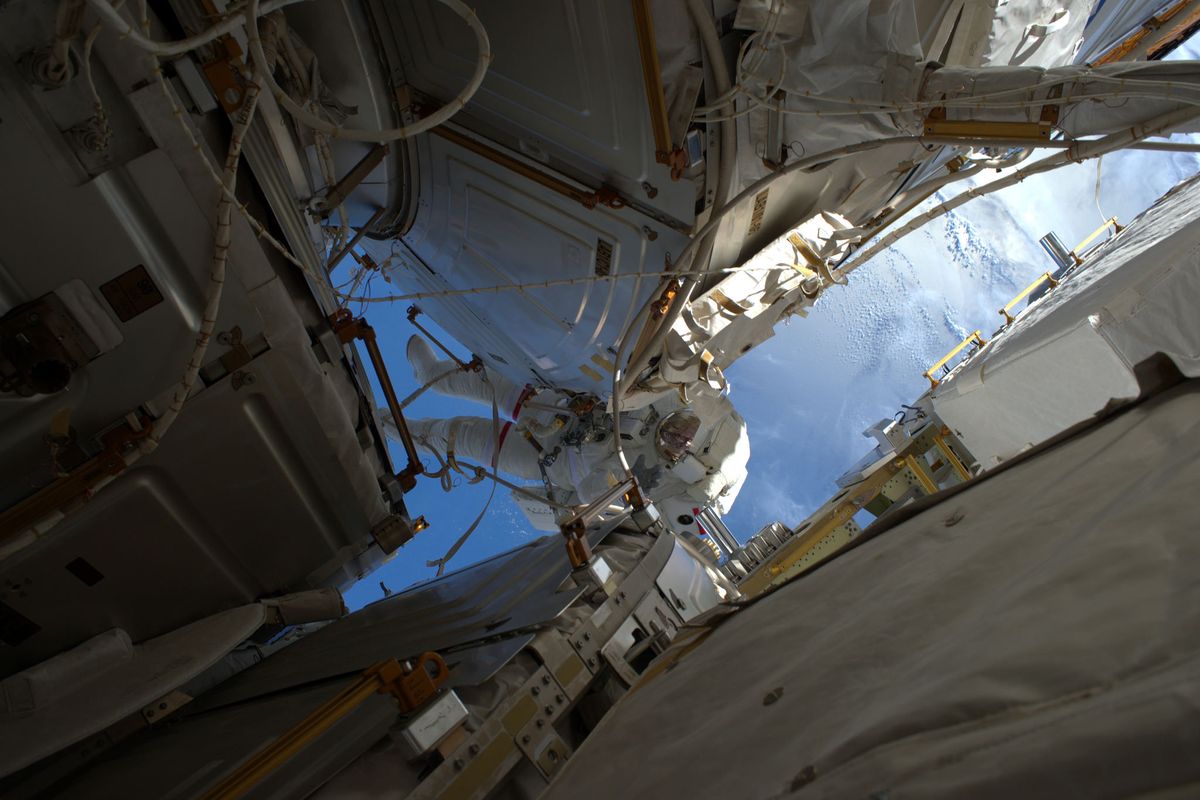Spacewalk Photos: International Space Station Gets a Power Upgrade ...