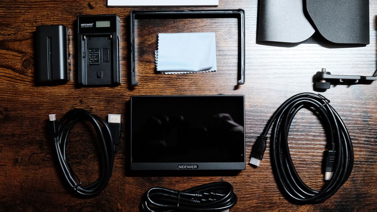 Neewer F500 on-camera field monitor review | Digital Camera World