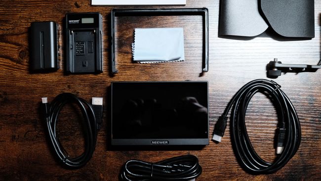 Neewer F700 field monitor review: the affordable all-rounder | Digital ...