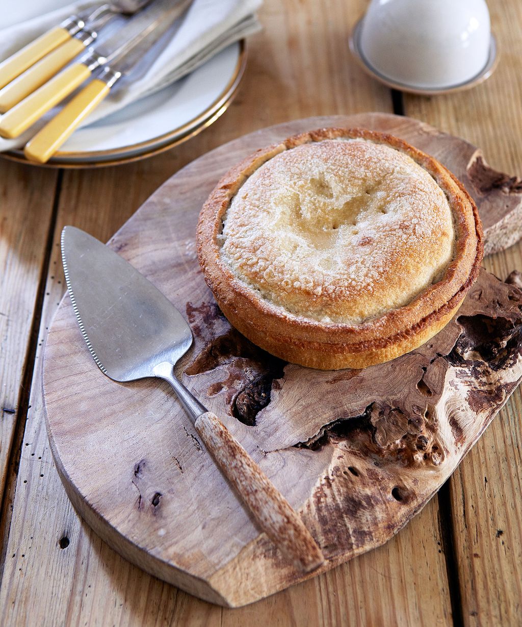 Tree stump ideas: 10 creative designs for your yard | Homes and Gardens