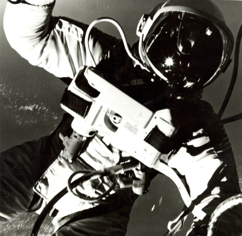 The 1st American Spacewalk in NASA Photos | Space