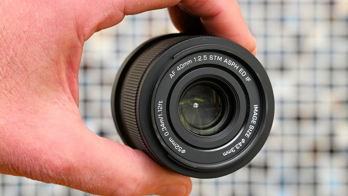 Viltrox AF 40mm f/2.5 review: A small, lightweight prime for both full ...