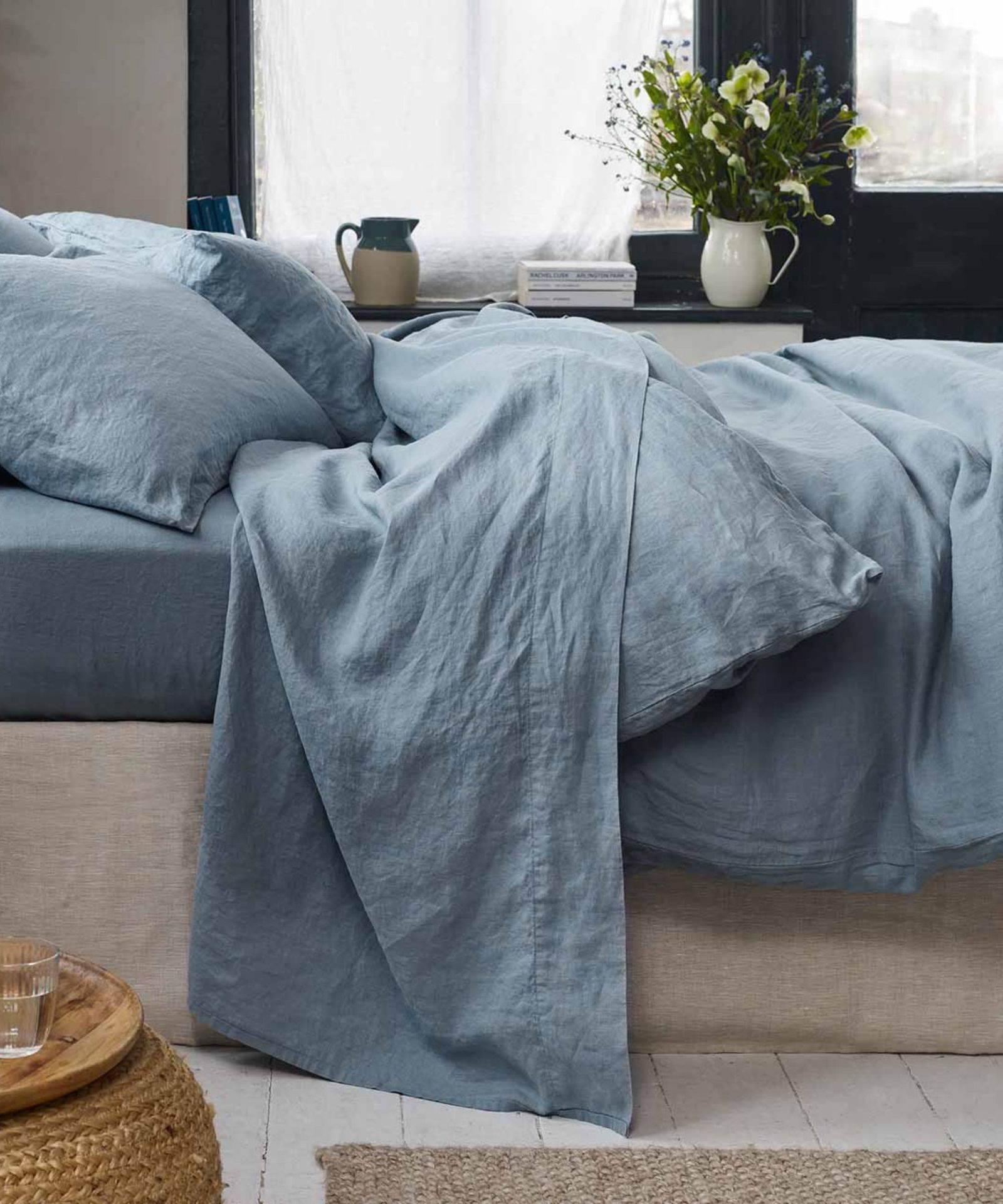 Too light, too dark, too plain – bed sheet colors to avoid | Homes and ...