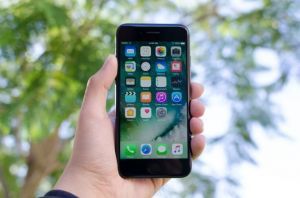 Apple iPhone 7 Review - Pros, Cons, Verdict and Benchmarks | Top Ten ...