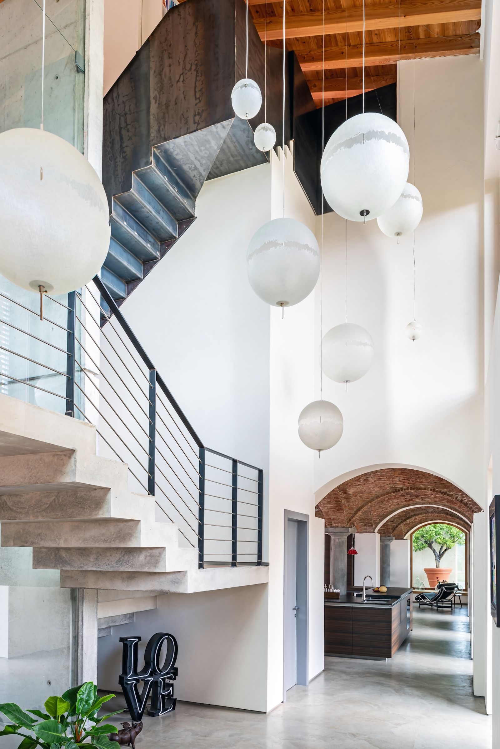 See inside a striking converted barn that dates back to 1700s | Livingetc