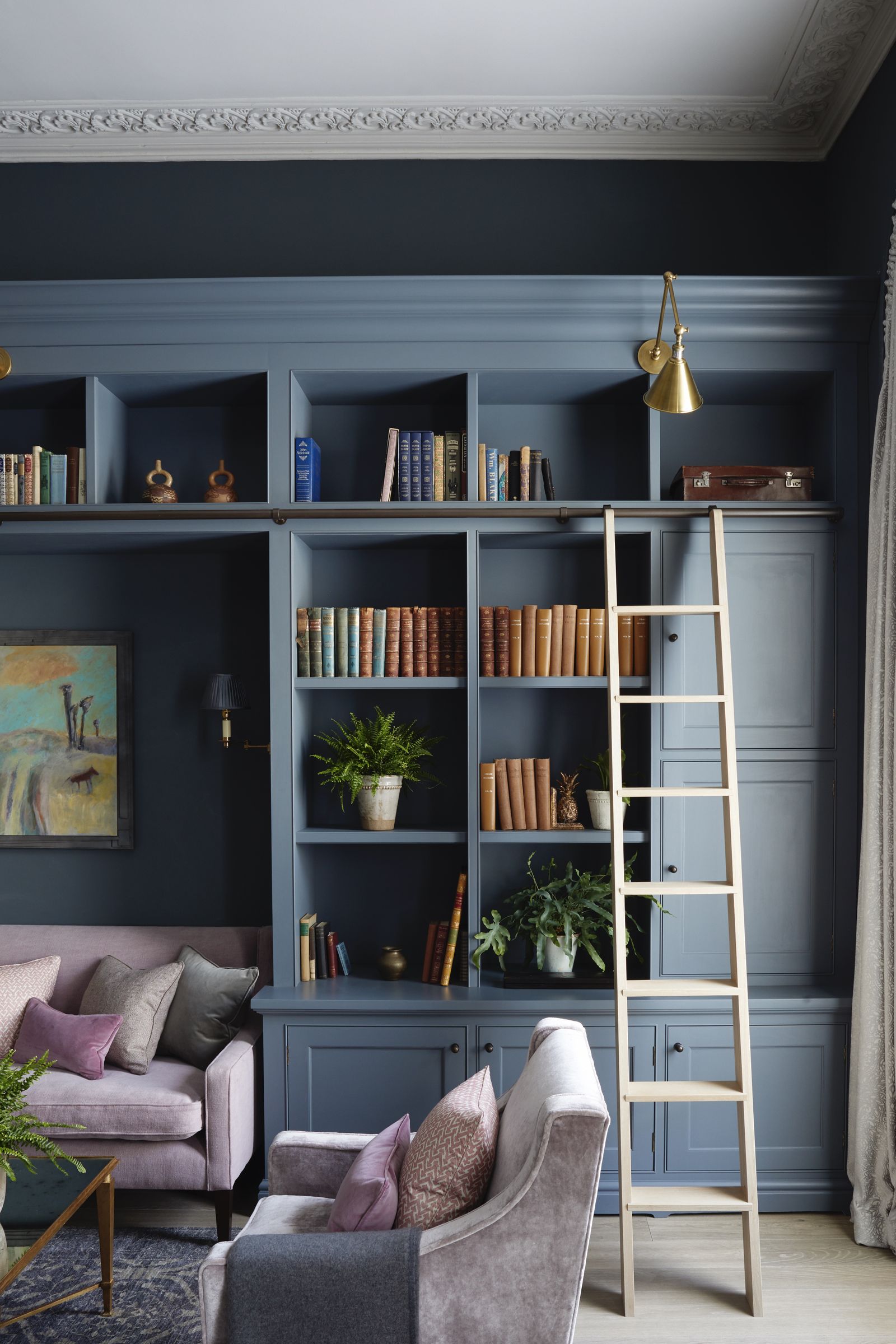 Organizing a bookshelf: 15 ways to keep on top of your tomes | Homes ...