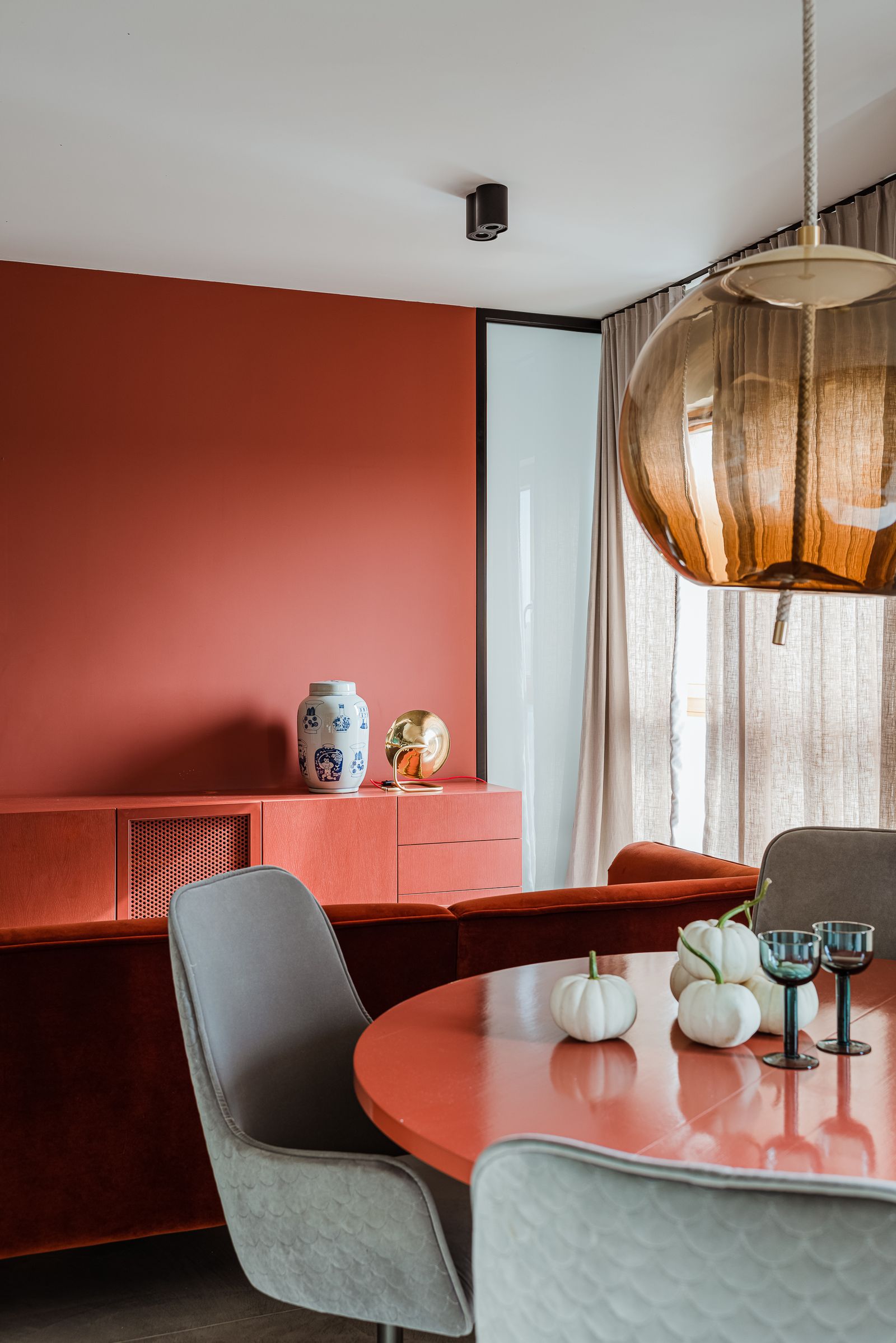 What Colors Go With Gray? 19 Expert-Approved Combinations | Livingetc