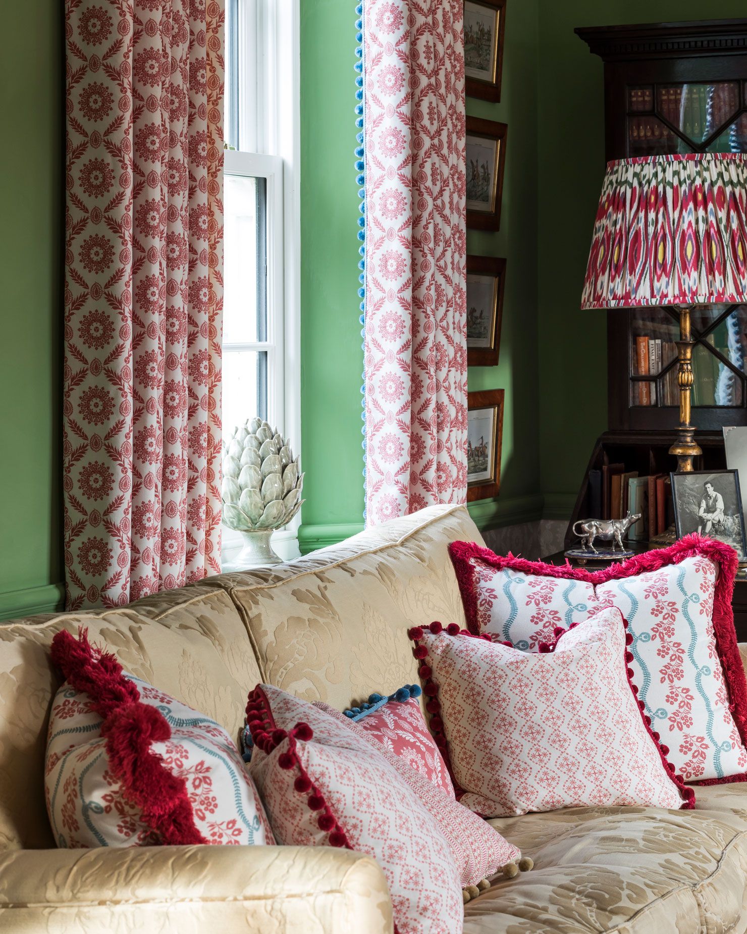 Mixing patterns in interiors: a 12-step masterclass | Homes and Gardens
