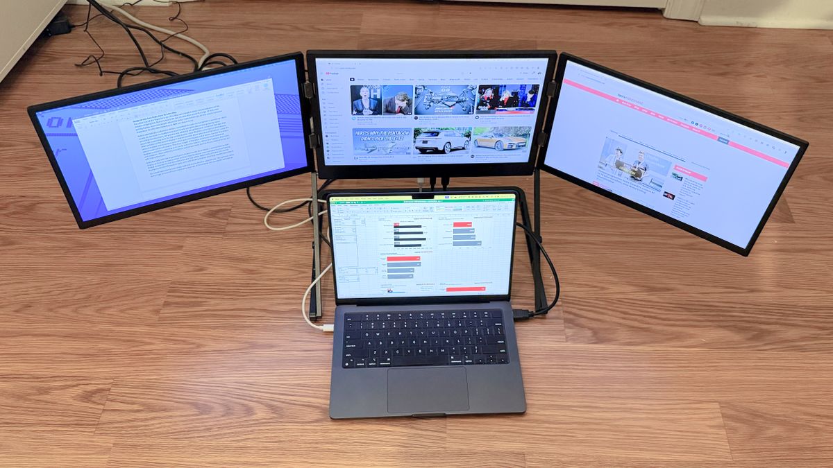Aura Triple Aero 15.6 Pro Max portable monitor review: 43 inches of ...