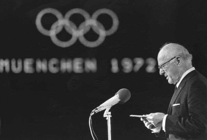 The Nazis at Tottenham: Why did the swastika fly at White Hart Lane ...