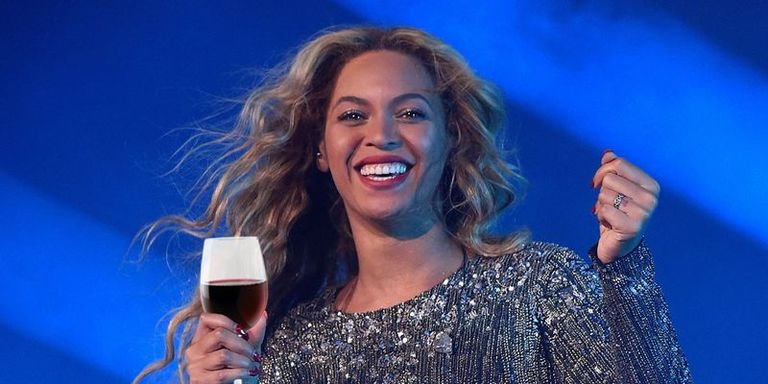 Celebrity Favorite Cocktails and Drinks - What Celebrities Order at a ...
