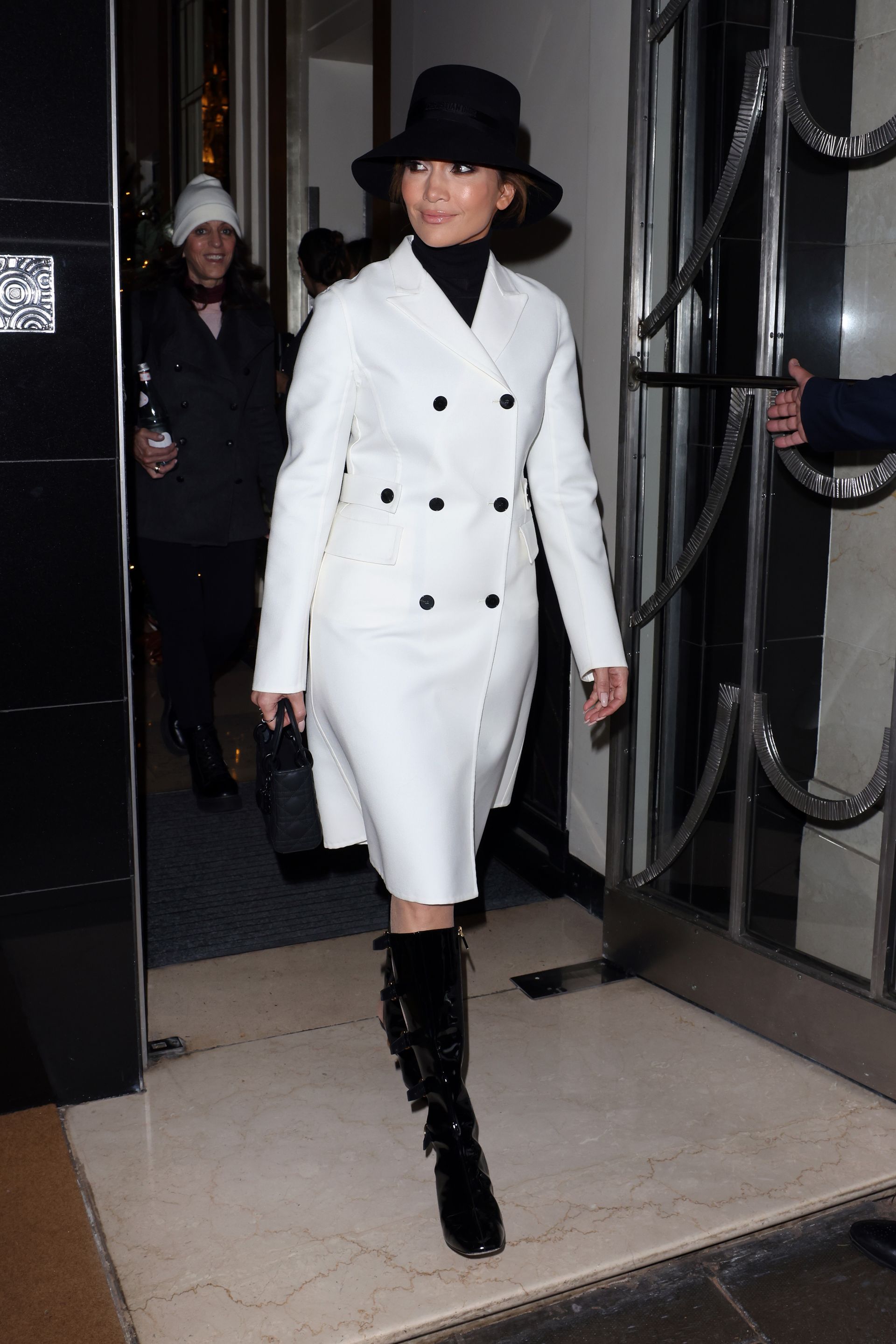 J.Lo Wore Spring 2025's Most Elegant Accessory Trend By Far | Who What Wear