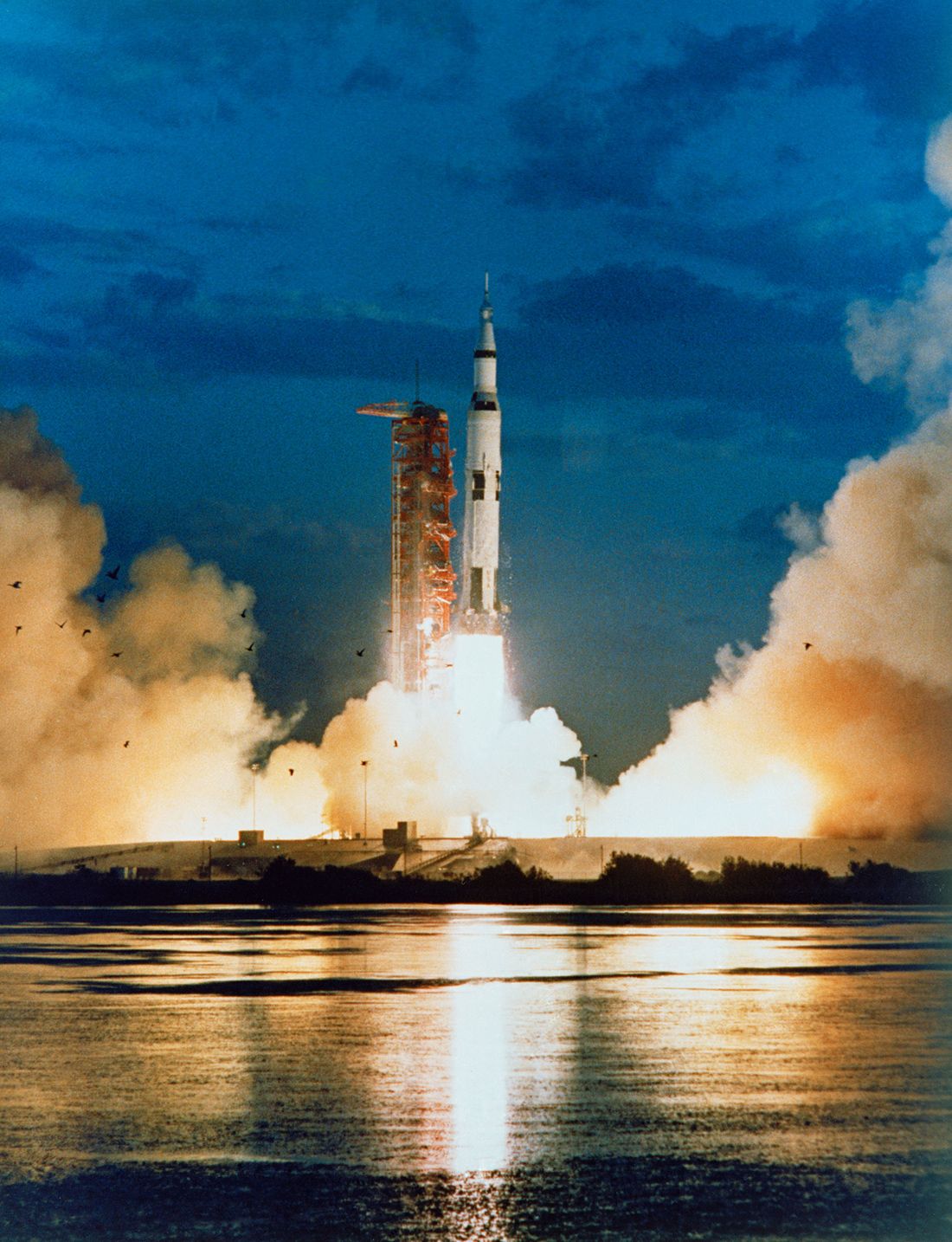 Amazing Apollo 4: NASA's 1st Saturn V Moon Rocket Test Flight in Photos ...