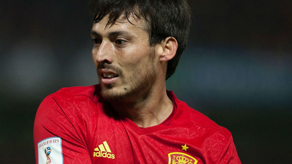 Silva trains alone as Spain prepare for England | FourFourTwo