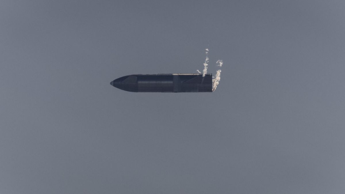 In photos: SpaceX's Starship SN9 prototype soars 10 km, crash-lands in ...