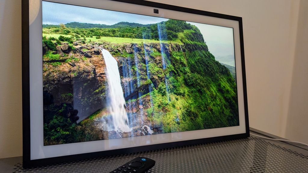 Amazon Echo Show 21 review: combining a smart display, Alexa speaker ...