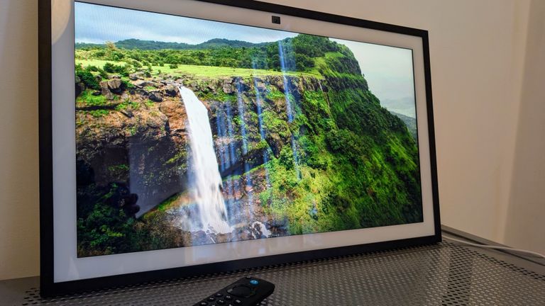 Amazon Echo Show 21 review: combining a smart display, Alexa speaker ...