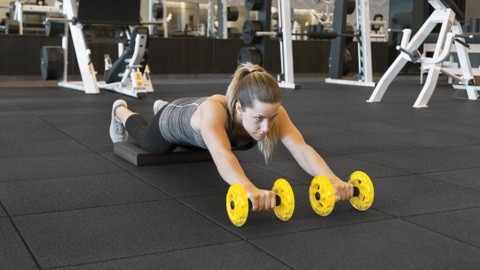 How to use an ab roller for beginners: ab wheel your way to a quick six ...