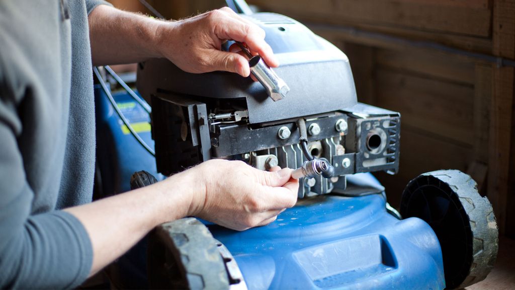 What to do if your lawn mower won’t start | Top Ten Reviews