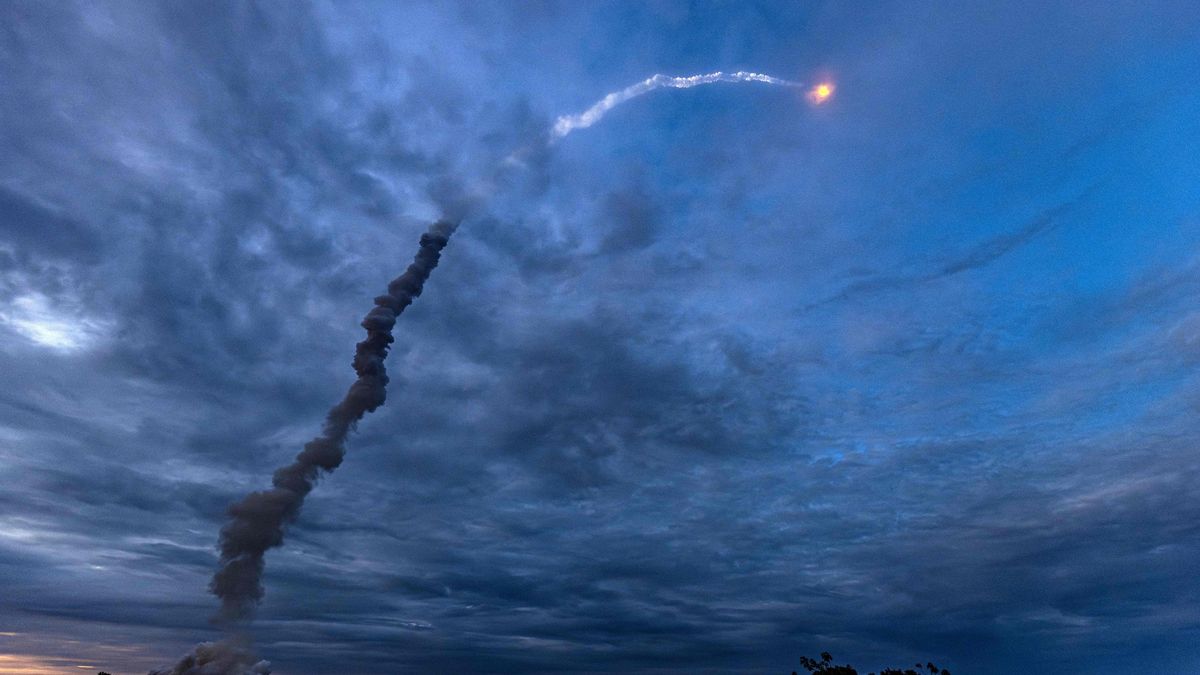 Europe's Ariane 5 rocket launches 2 satellites on final mission (video ...