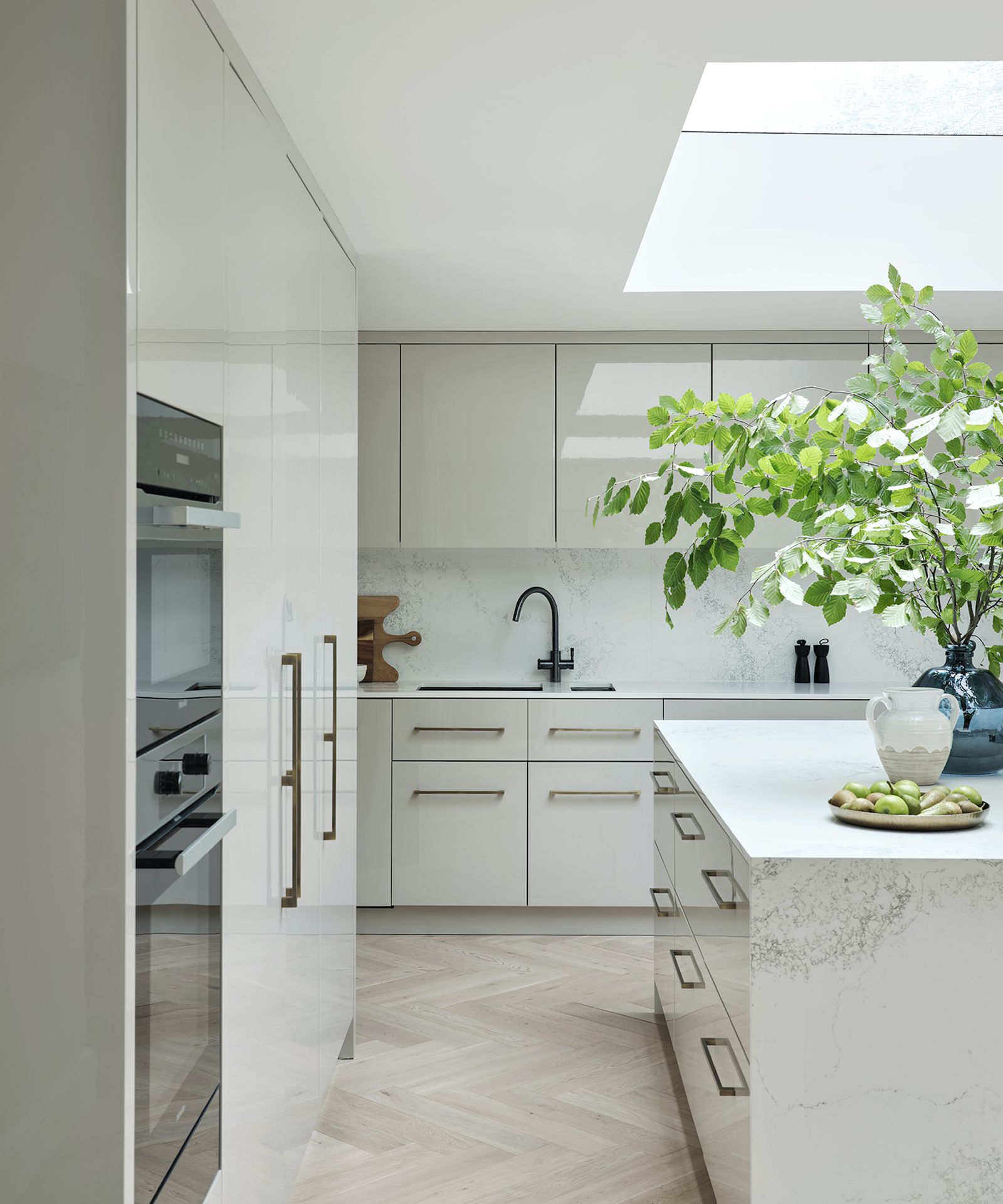 Light gray kitchen ideas: 10 soft and subtle spaces | Homes and Gardens