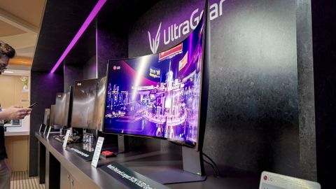 I tried LG's bendable 5K2K OLED gaming monitor and it's officially the ...