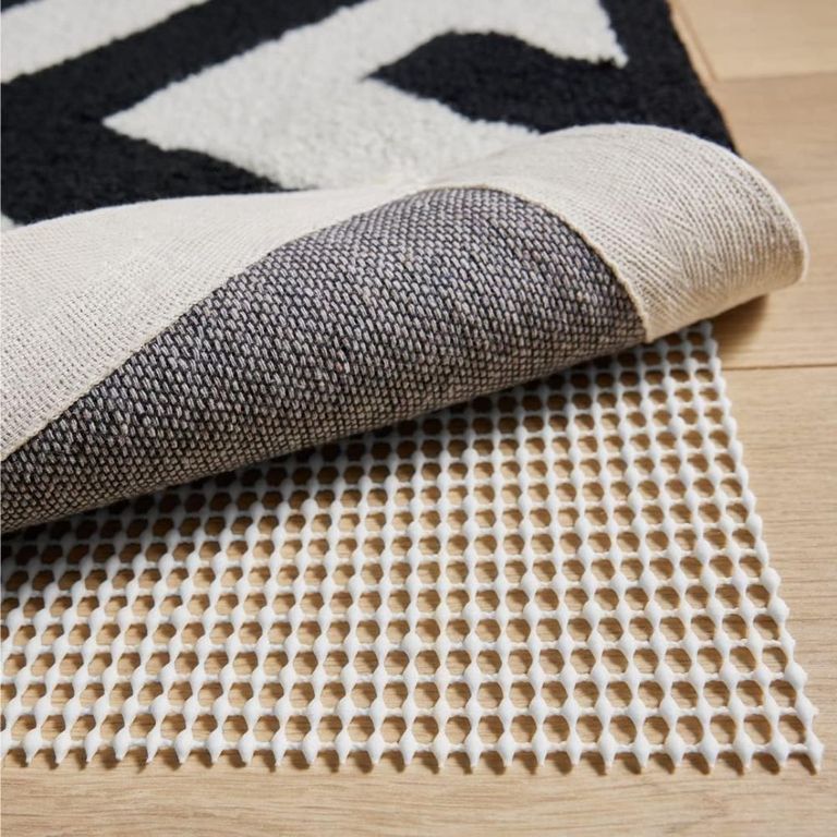 Should You Put a Rug on a Carpet? Experts on Dos and Don'ts | Livingetc