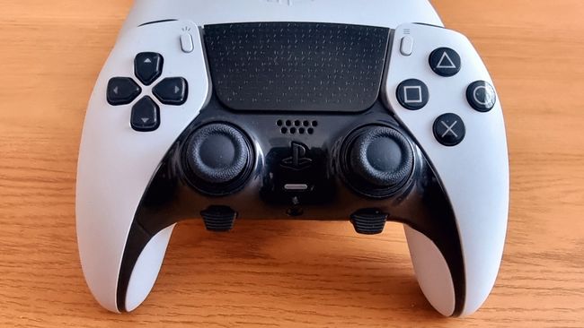 DualSense Edge vs Xbox Elite Controller Series 2: which is the best ...