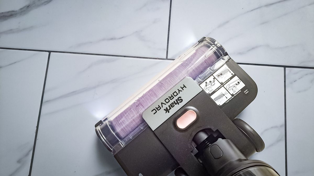 Shark HydroVac MessMaster Wet Dry Cordless Floor Cleaner review | Tom's ...