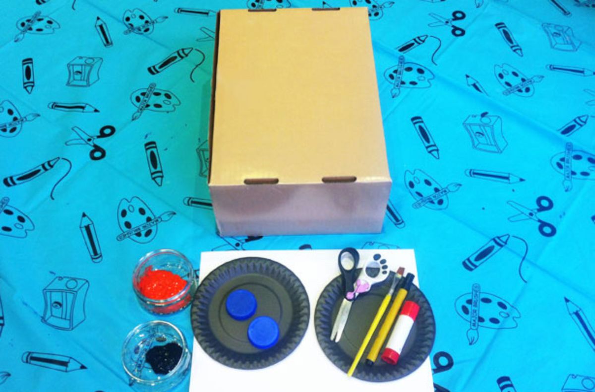 How to make a toy kitchen | Cardboard-box craft | GoodtoKnow