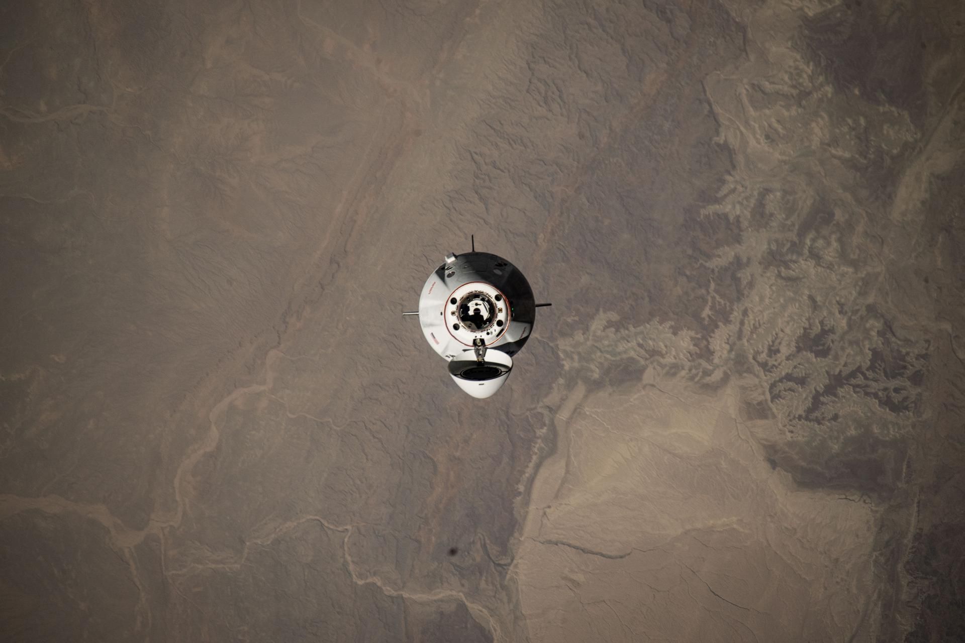 SpaceX Crew-11 Dragon spacecraft approaches the ISS photo of the day ...