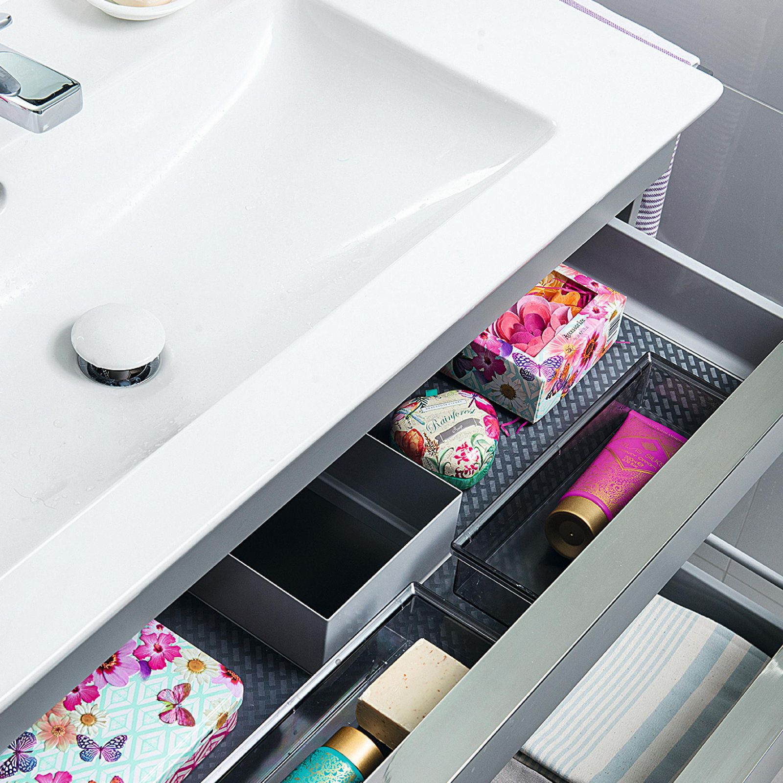 Organising make-up – 10 tips for storing your beauty bits | Ideal Home