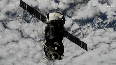 NASA's Jonny Kim and 2 cosmonauts arrive at ISS aboard Russian Soyuz ...