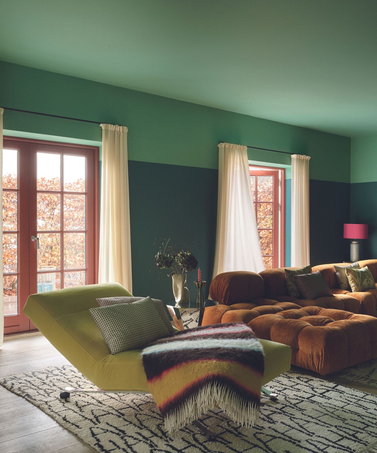 How to choose a couch color according to interior designers | Homes and ...