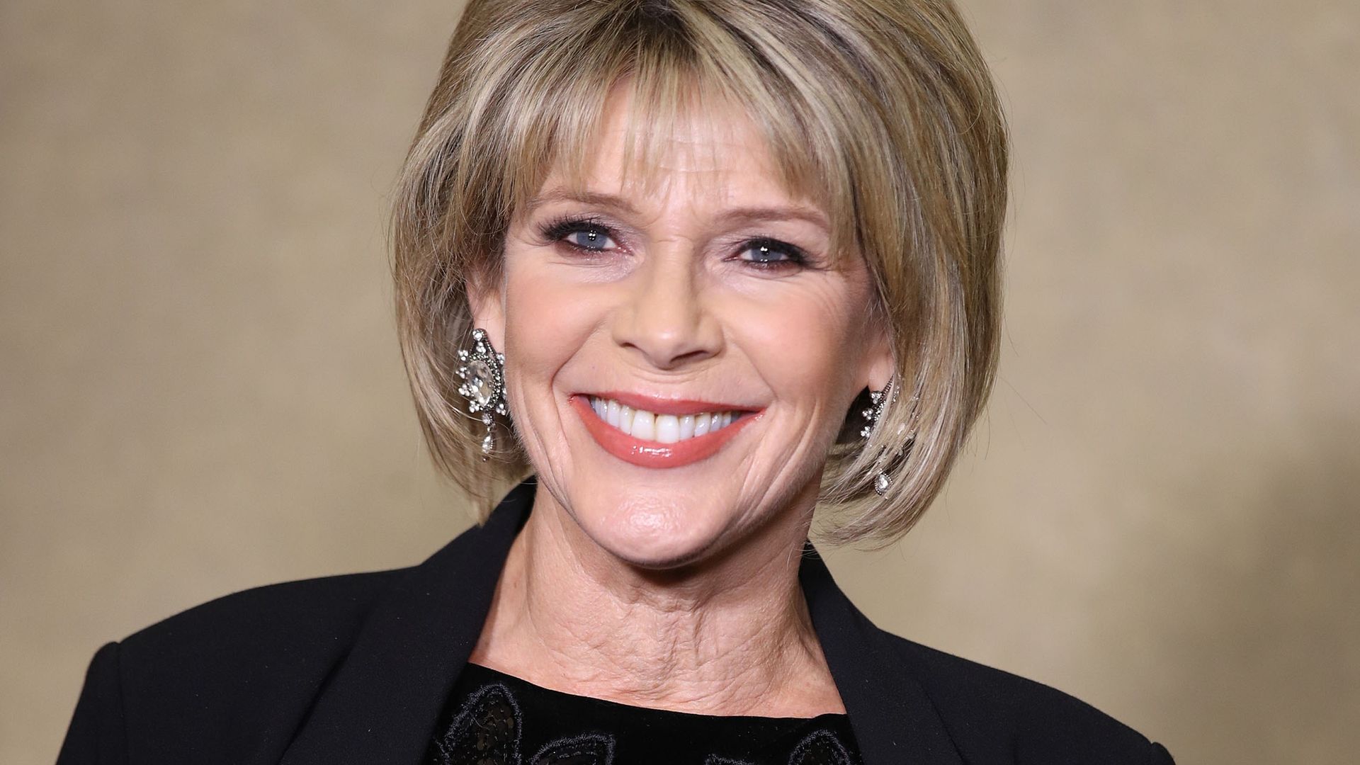 The bargain item Ruth Langsford can't travel without is so handy ...