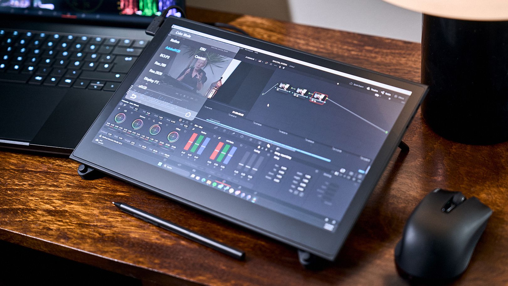 The OLED Wacom Movink is the thinnest and lightest Wacom pen display ...
