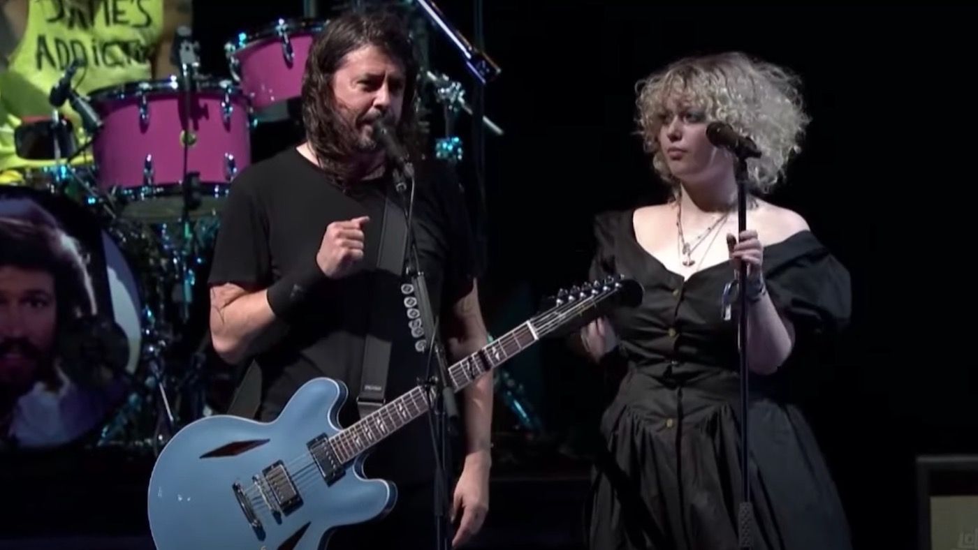 Watch Dave Grohl’s 15-year-old daughter Violet front Foo Fighters at ...