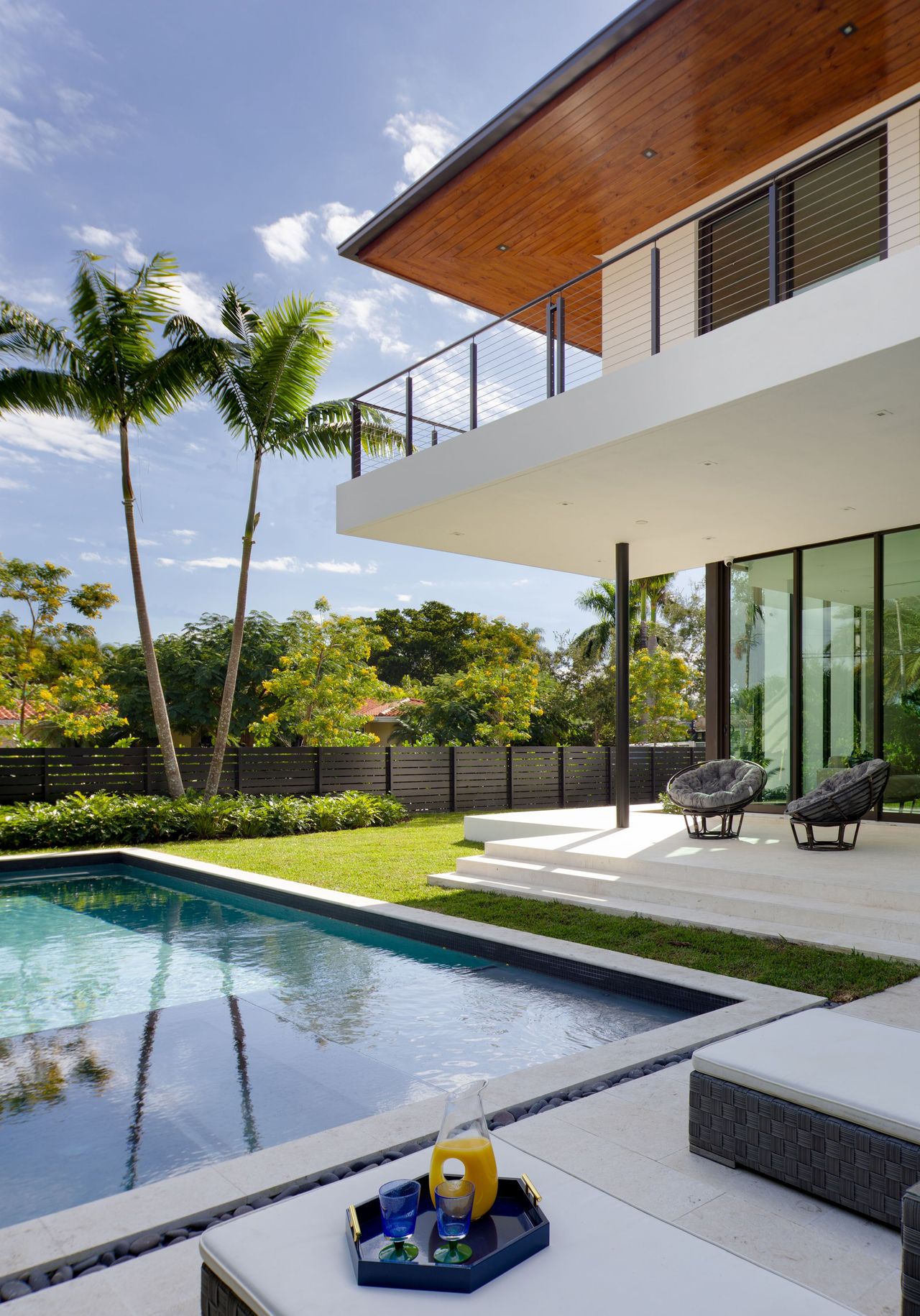 How to make your deck look tropical – 7 expert tricks to try | Livingetc