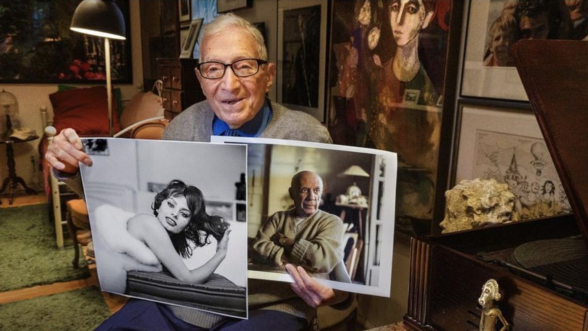 Steve McCurry shows that even he shoots some portraits on a camera ...